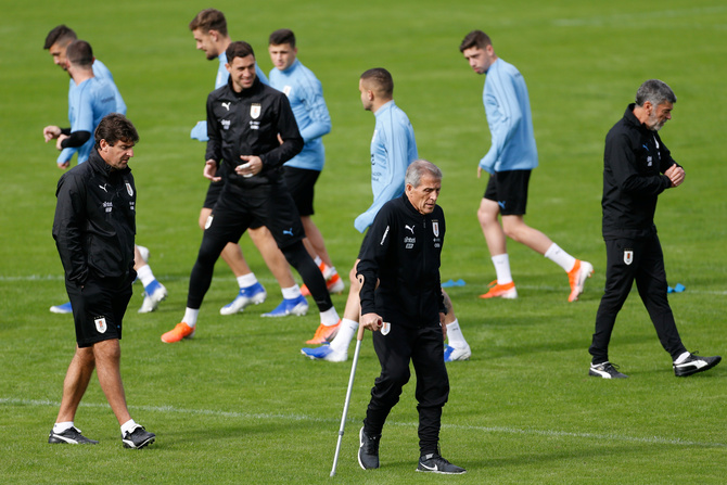 El mejor aliado del “Maestro” Tabárez: su inseparable preparador físico ...