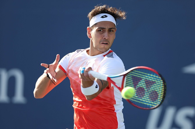 Tabilo soporta la espera y gana en Australia | El Mercurio Deportes