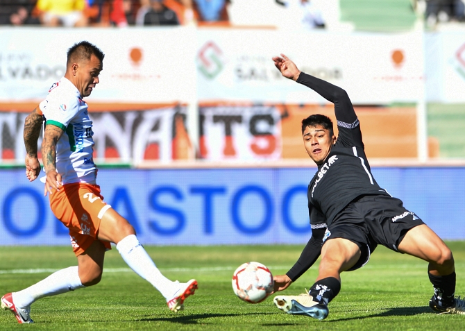 Cobresal y Colo Colo sudan y llegarán heridos a la Copa Libertadores ...